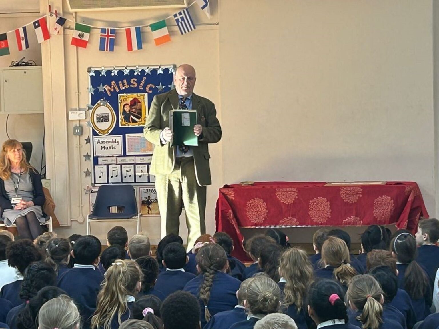 Ex-pupil is welcomed by Bearwood Primary School after 50 years ...